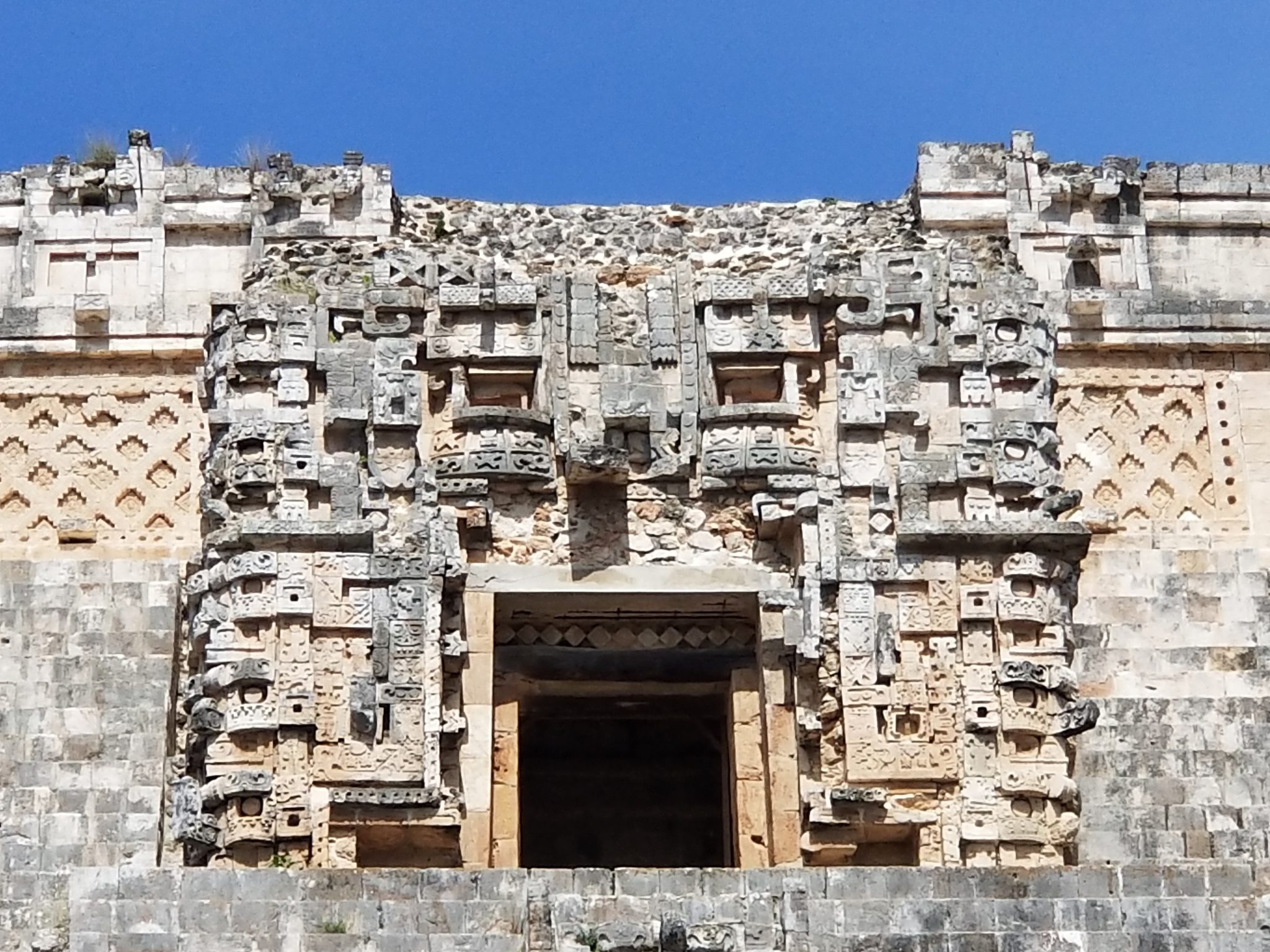 Von der Relativität des Tötens – Opferriten der Maya, Azteken und ...